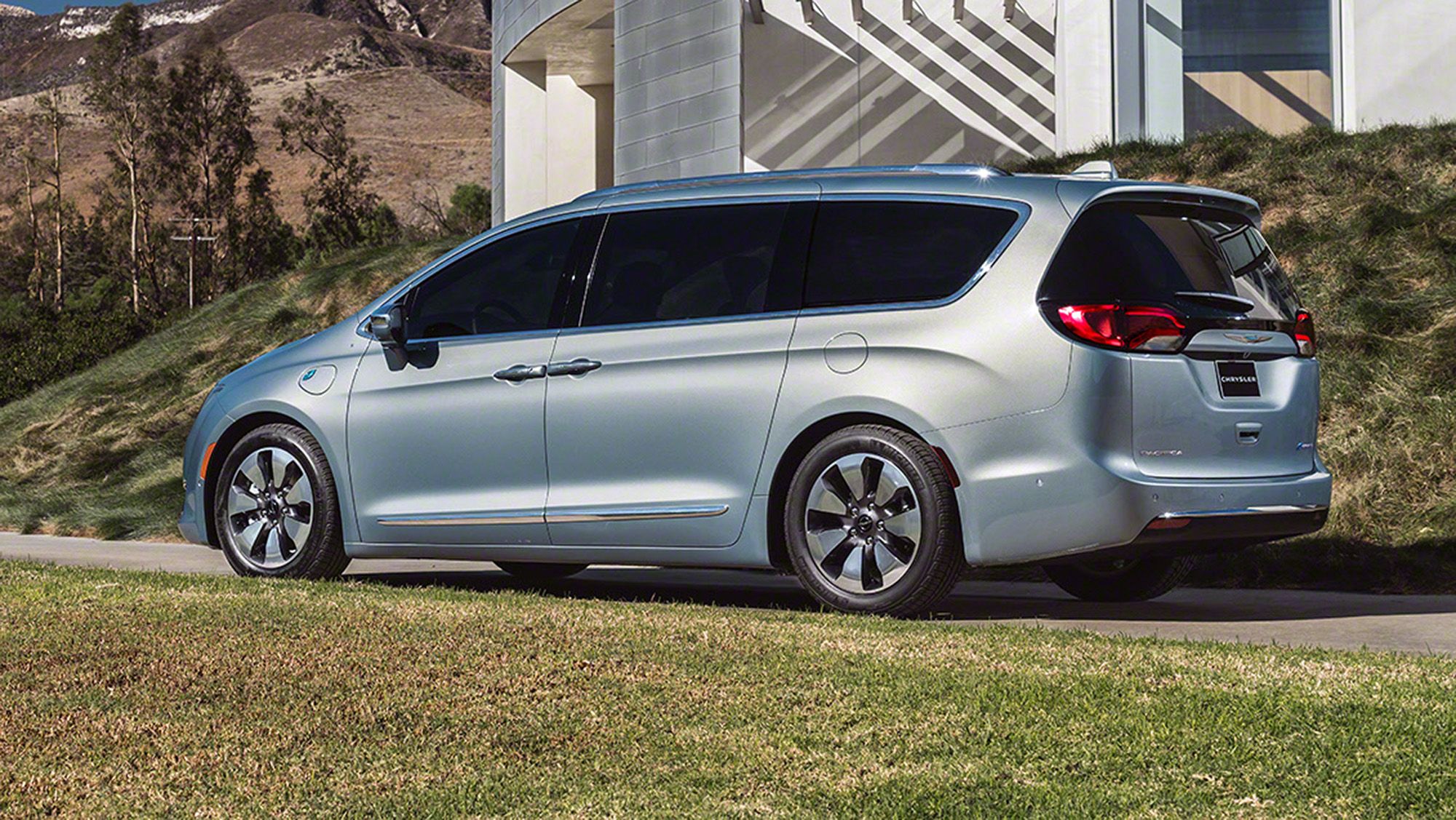 2018 Chrysler Pacifica Hybrid Touring Plus 0-60 Times, Top Speed, Specs ...