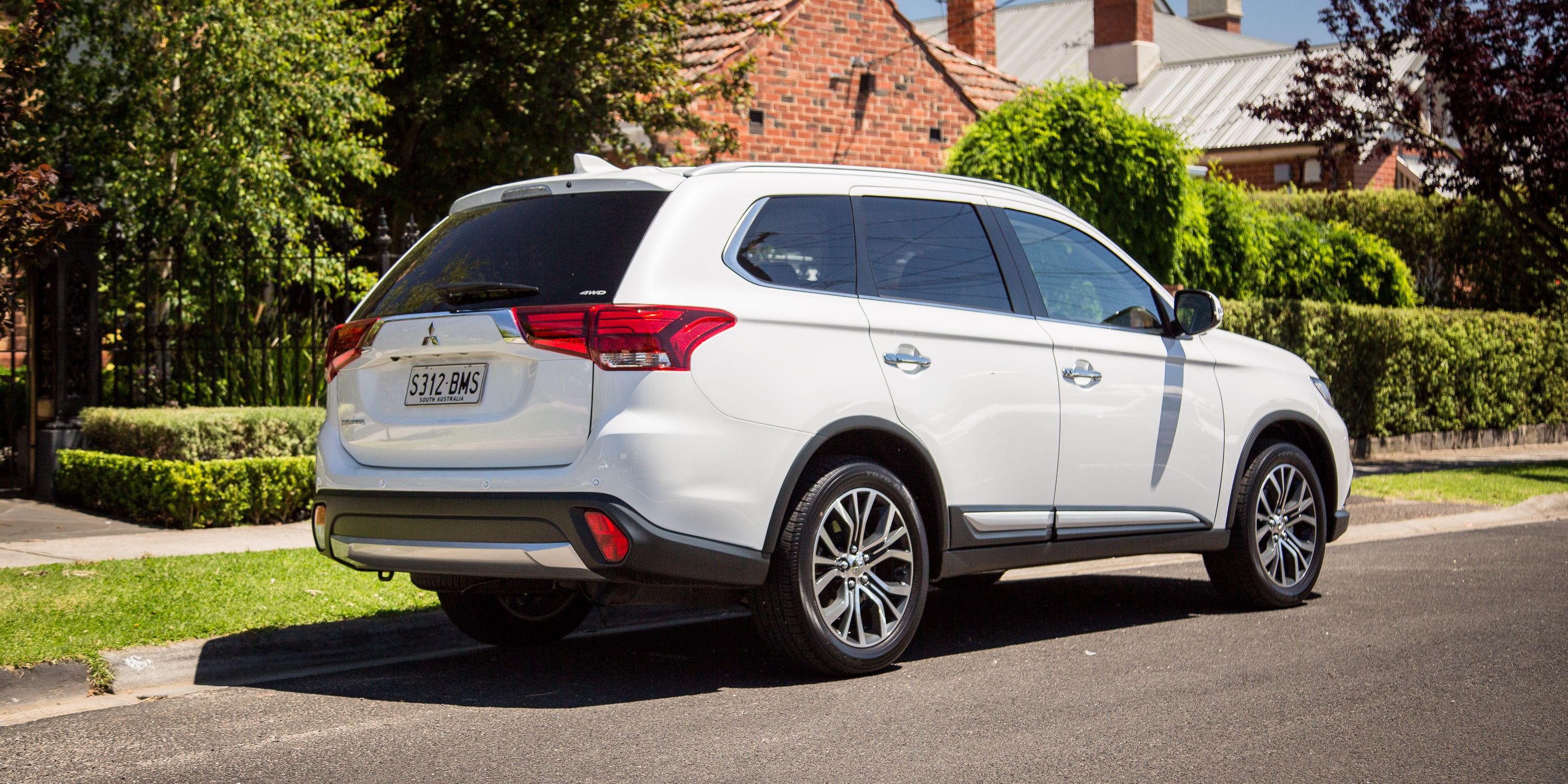 2018 Mitsubishi Outlander SE AWC anniversary edition 0-60 Times, Top ...